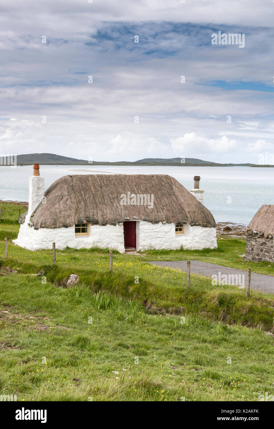 Black house scotland hi-res stock photography and images - Alamy
