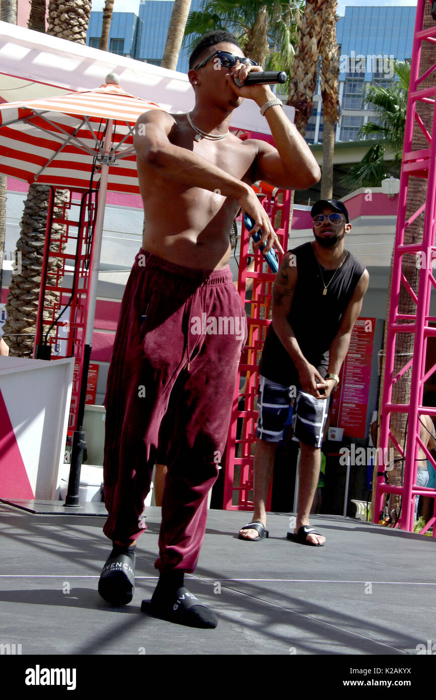 Hotel y casino flamingo las vegas hi-res stock photography and images ...