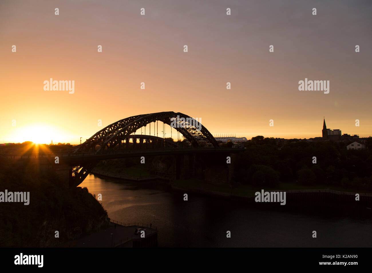 Sunset over the River Wear in Sunderland, England. Wearmouth Bridge ...