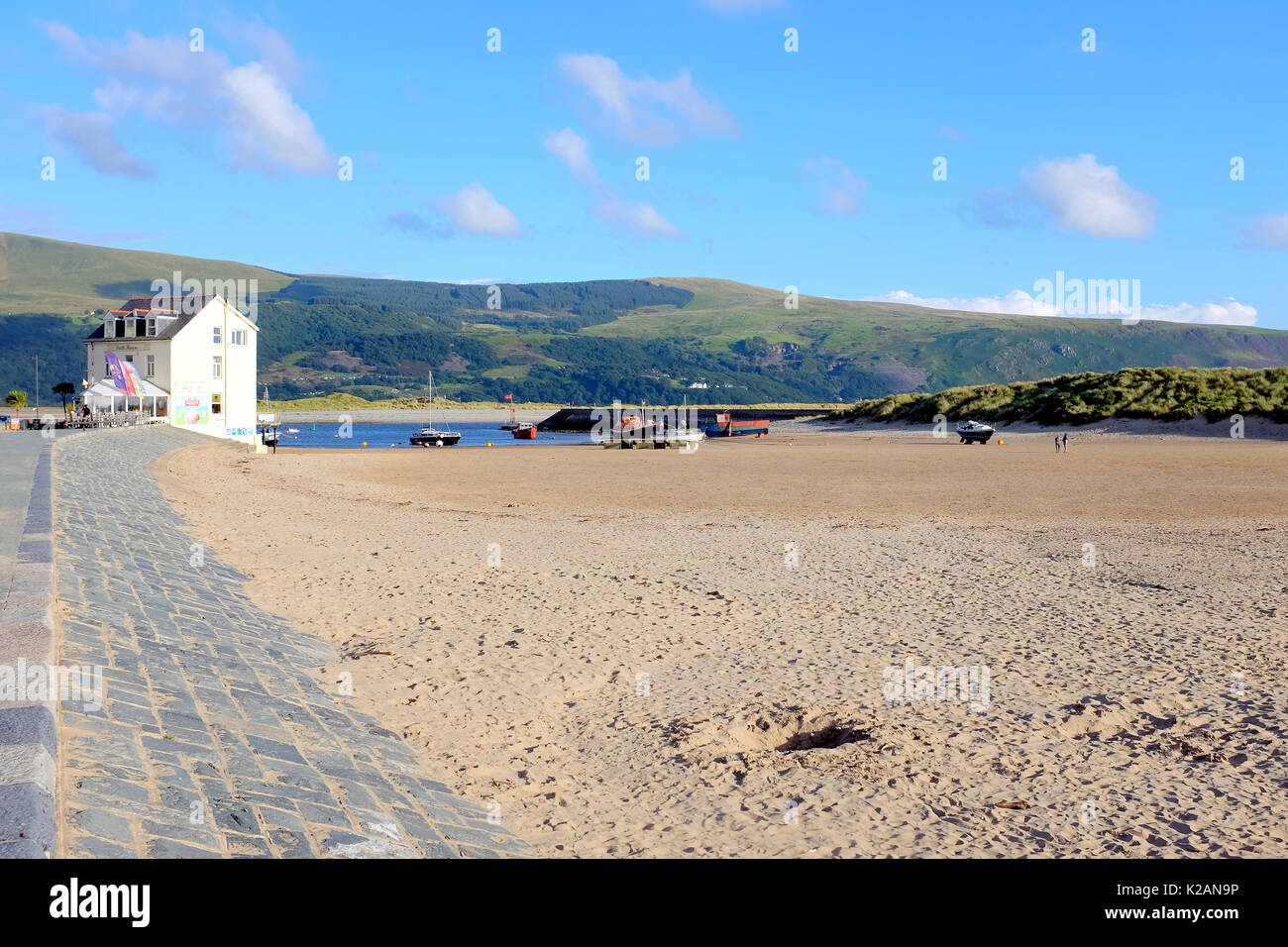 Barmouth beach hi-res stock photography and images - Alamy