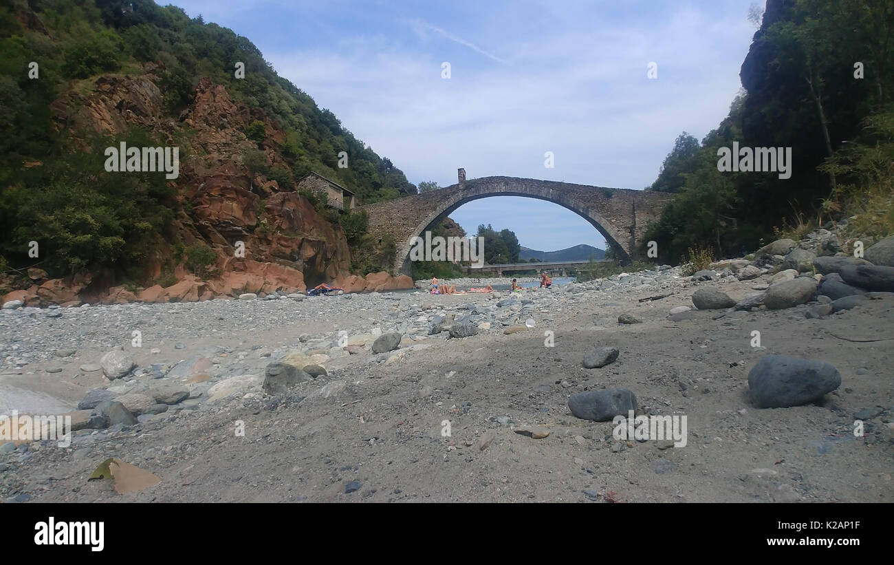 Historical stone arch bridge hi-res stock photography and images - Alamy