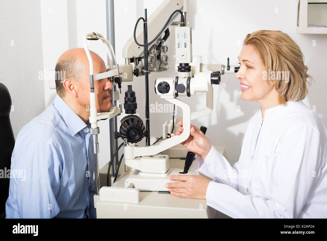 Optician eye checking machine hi-res stock photography and images - Alamy
