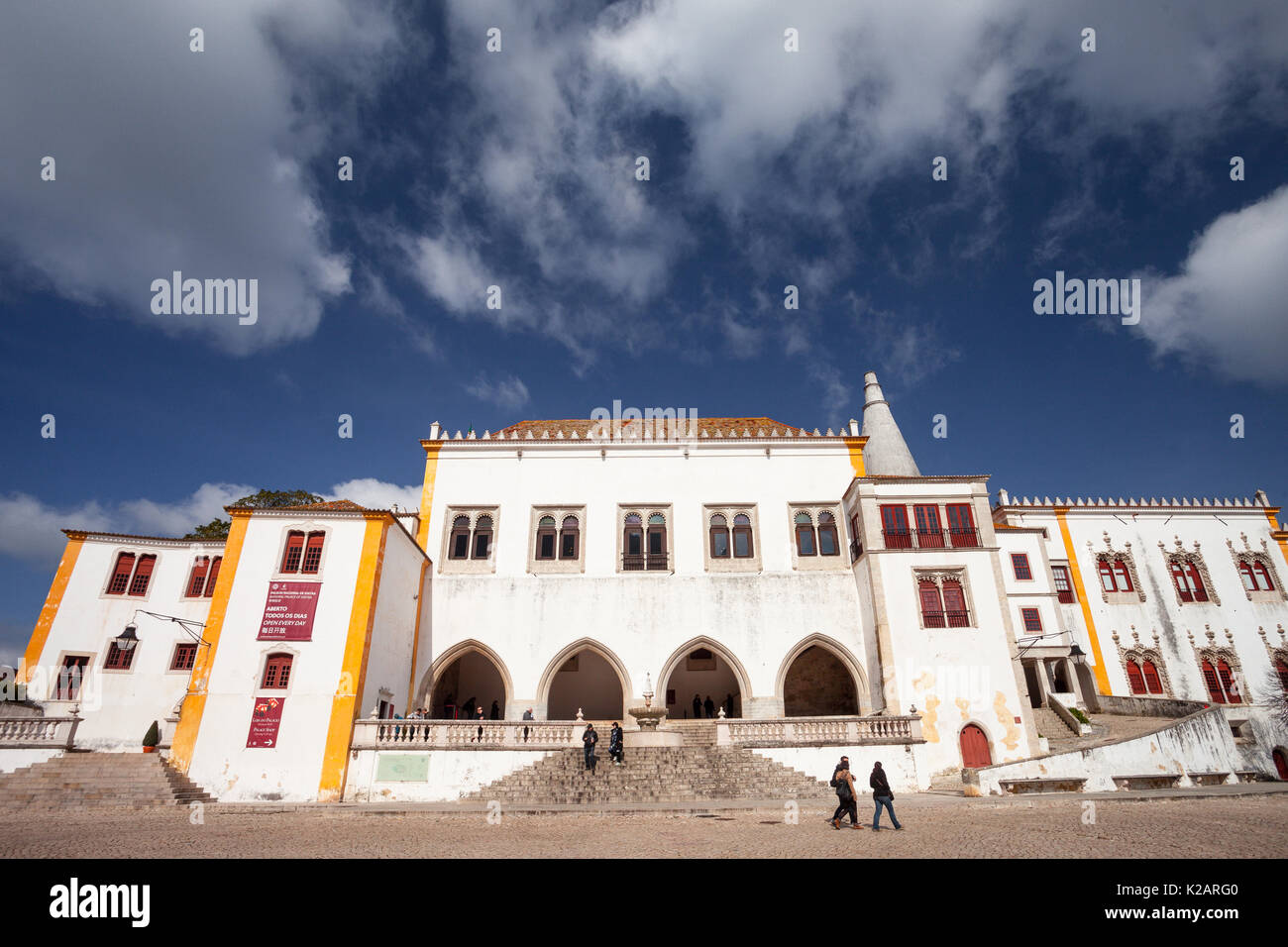 Small ancient palace windows hi-res stock photography and images - Alamy