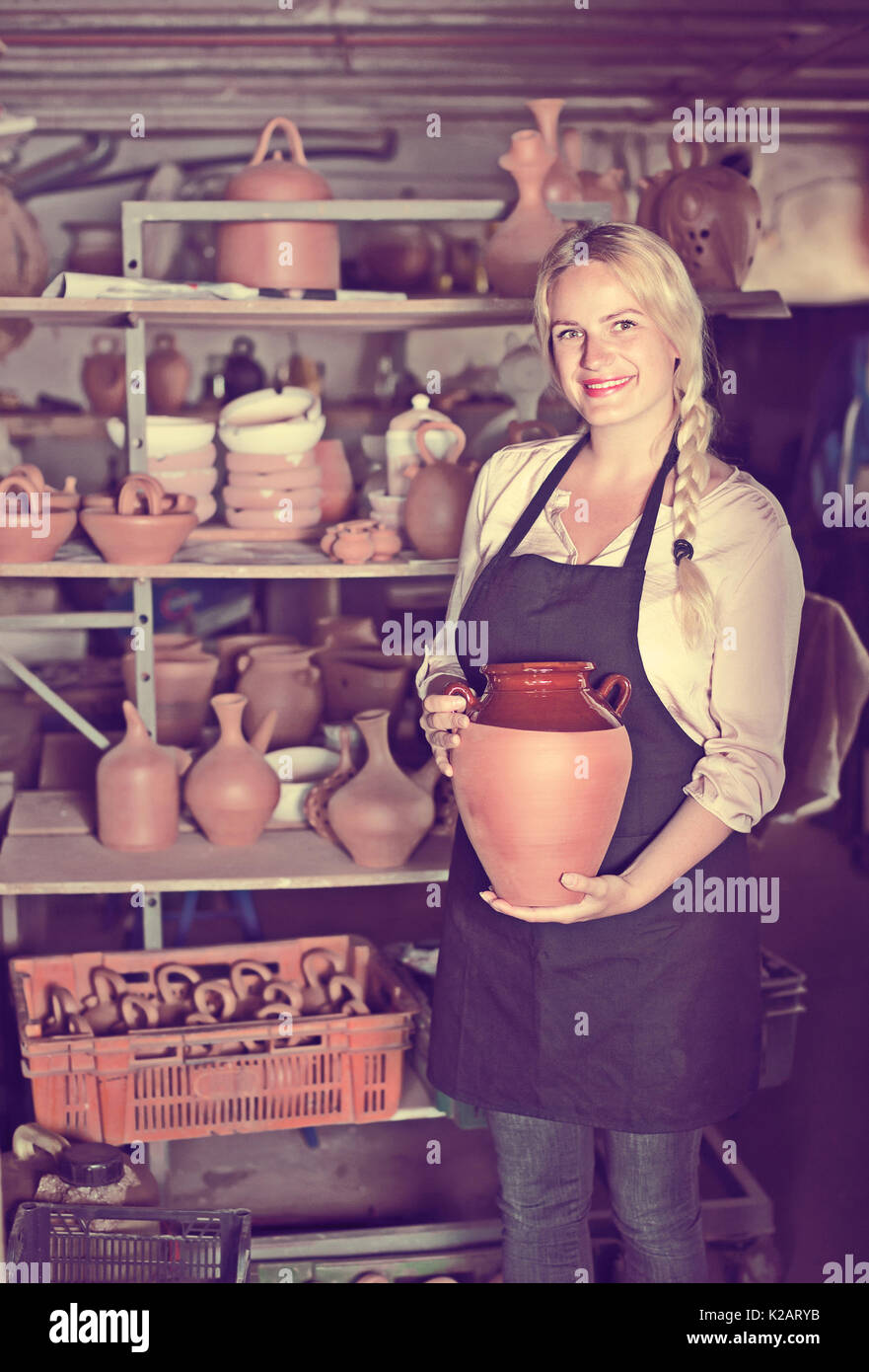 Potter making vessels hi-res stock photography and images - Alamy