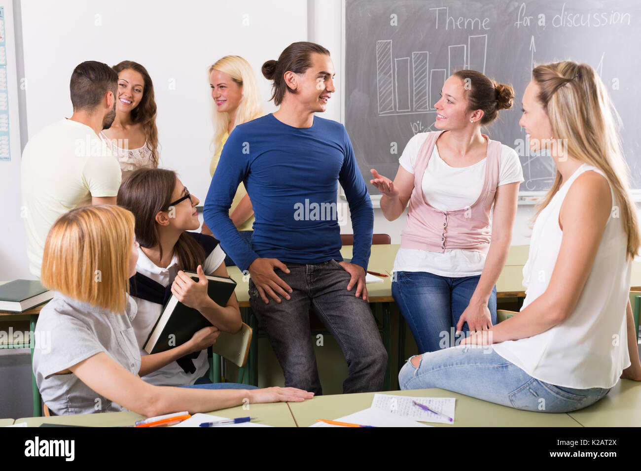 Class students smiling english hi-res stock photography and images - Alamy