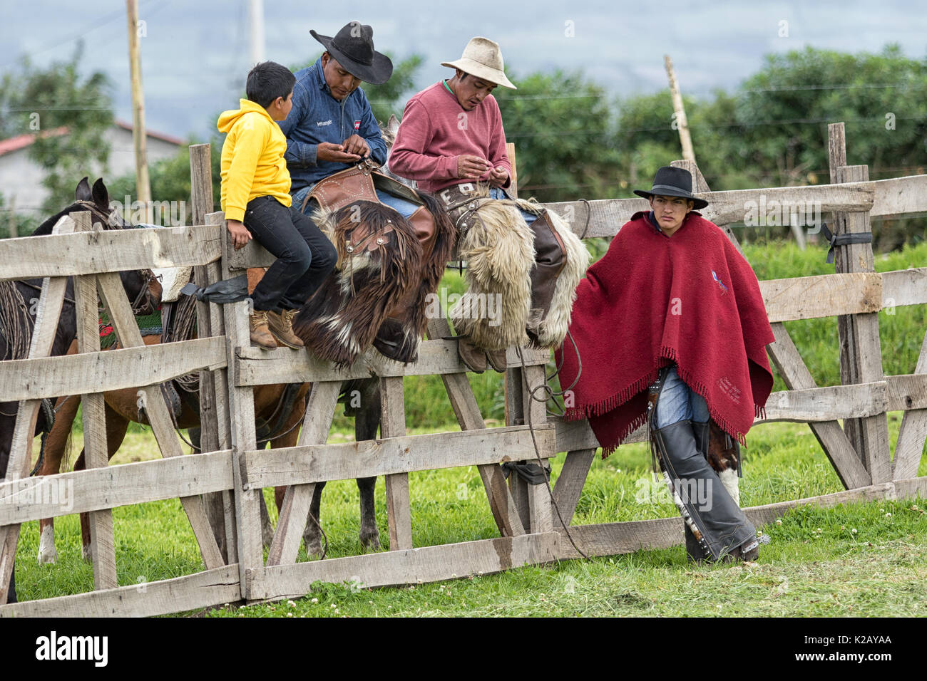 Cowboys sitting on fence hi-res stock photography and images - Alamy
