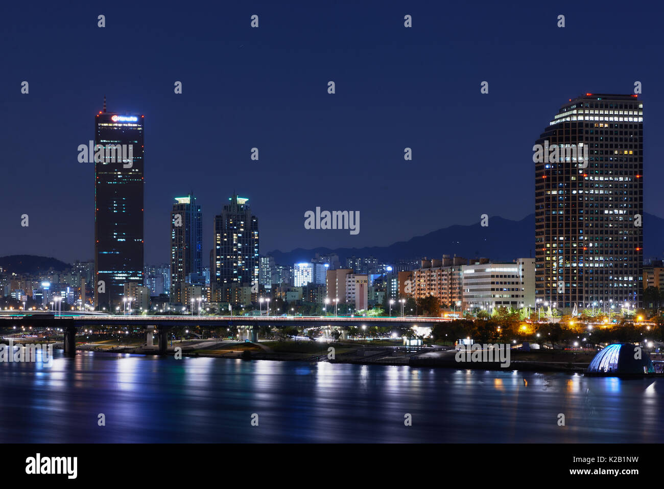 Seoul korea building cityscape office hi-res stock photography and ...