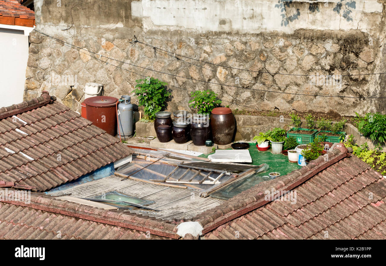 Leaking roof hi-res stock photography and images - Alamy