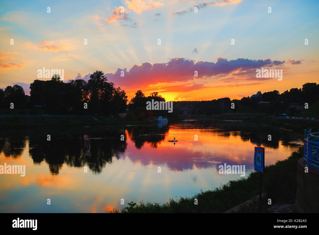 Sunset river drawing hi-res stock photography and images - Alamy