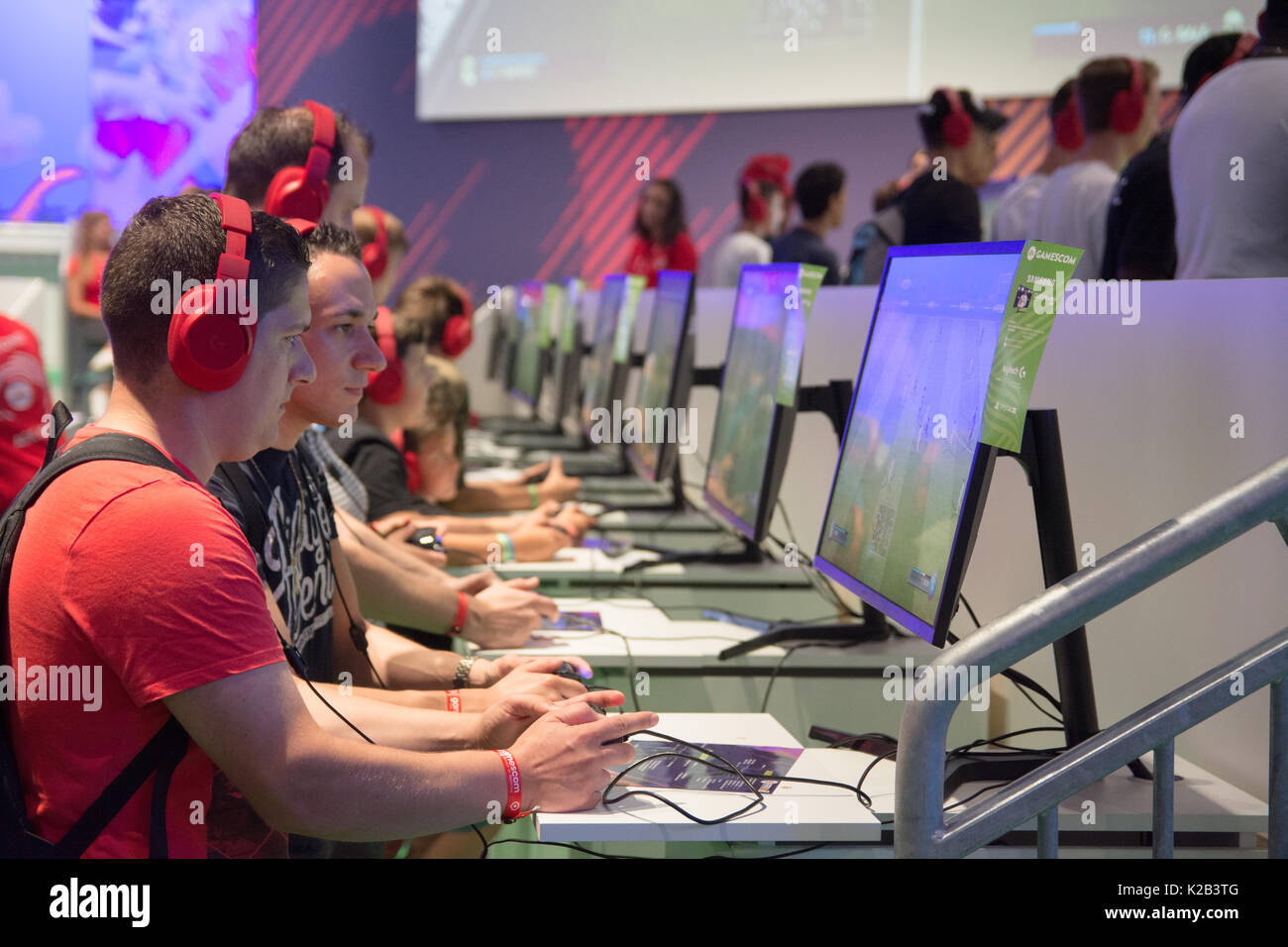 Gamer playing video game convention High Resolution Stock Photography ...