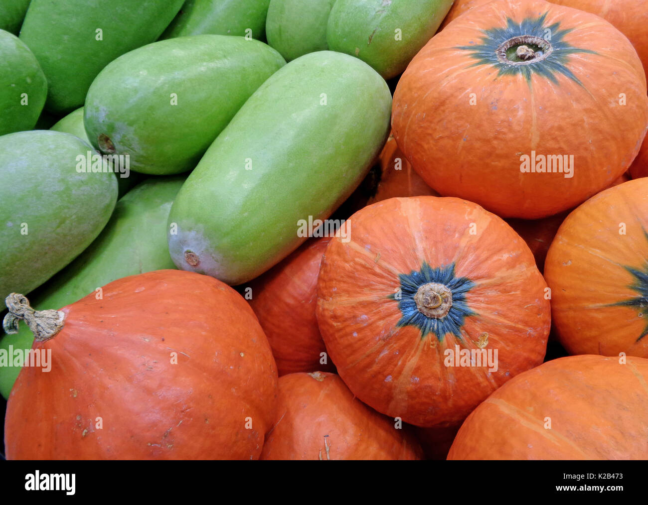 Heap of melons hi-res stock photography and images - Alamy