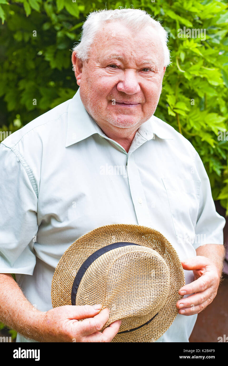 Old man smiling hi-res stock photography and images - Alamy