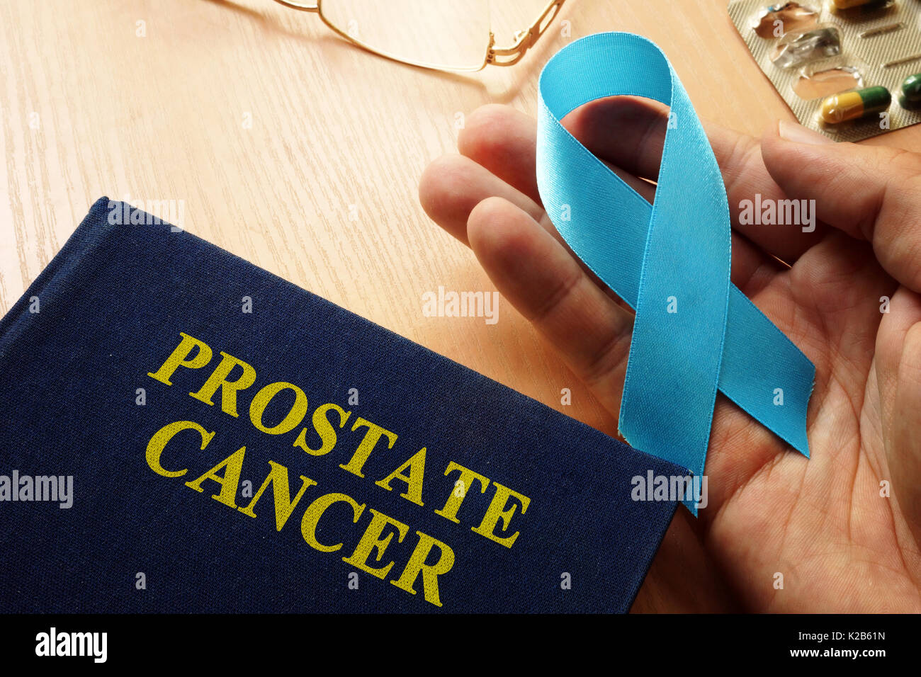 Awareness ribbon hi-res stock photography and images - Alamy