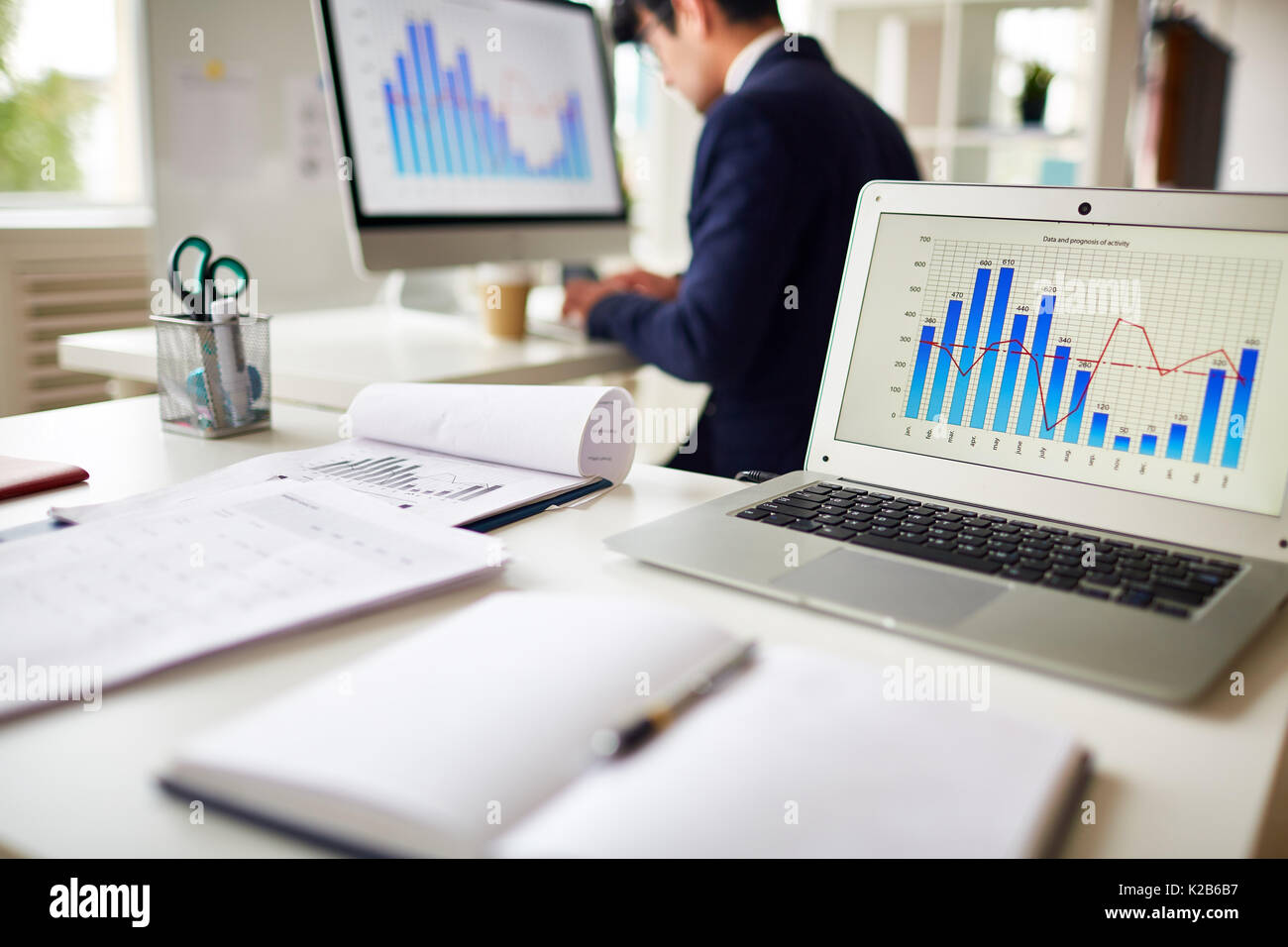 Businessperson in suit working hi-res stock photography and images - Alamy