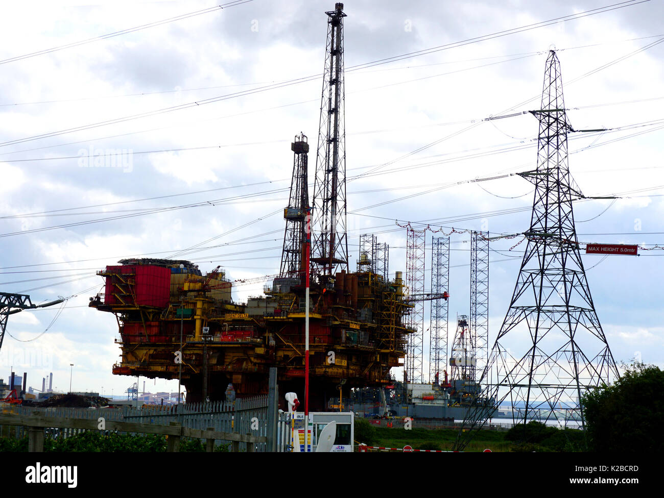 Shell brent oil rig hi-res stock photography and images - Alamy