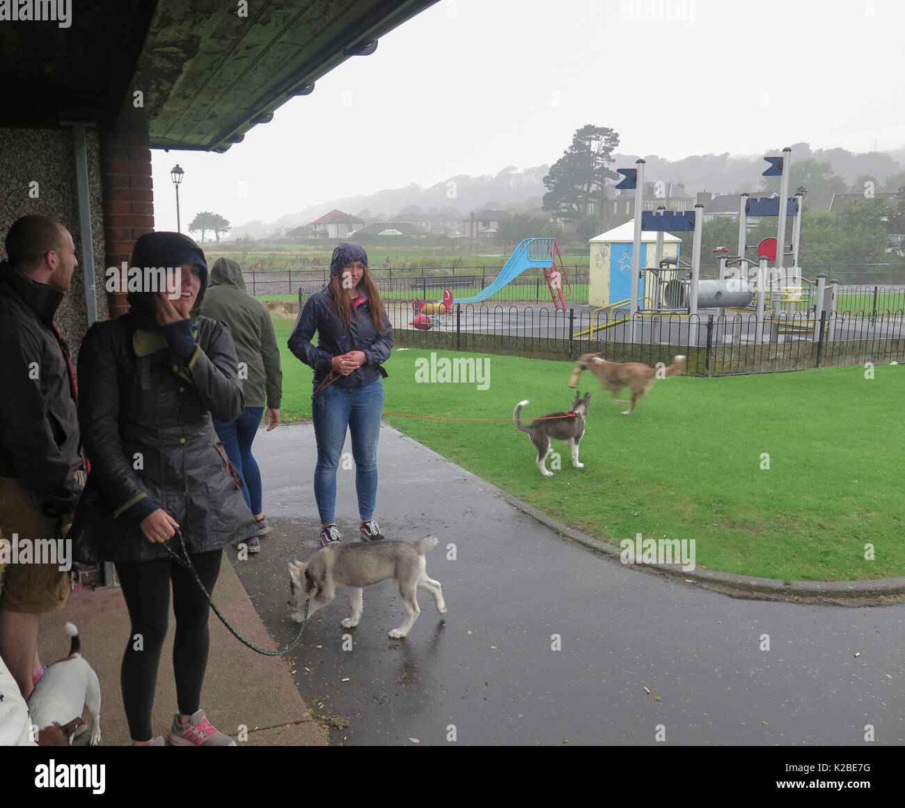 Sheltering from rain hi-res stock photography and images - Alamy