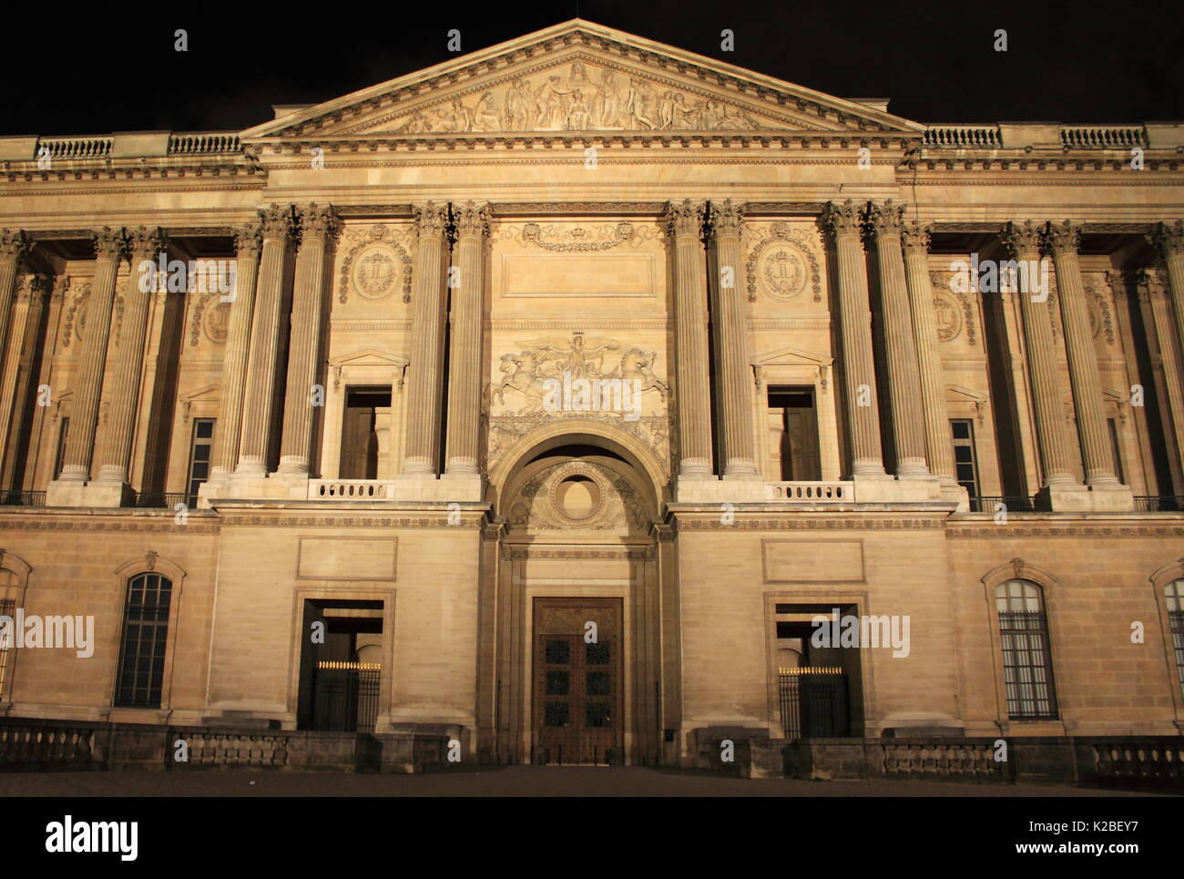 Colonnade louvre hi-res stock photography and images - Alamy