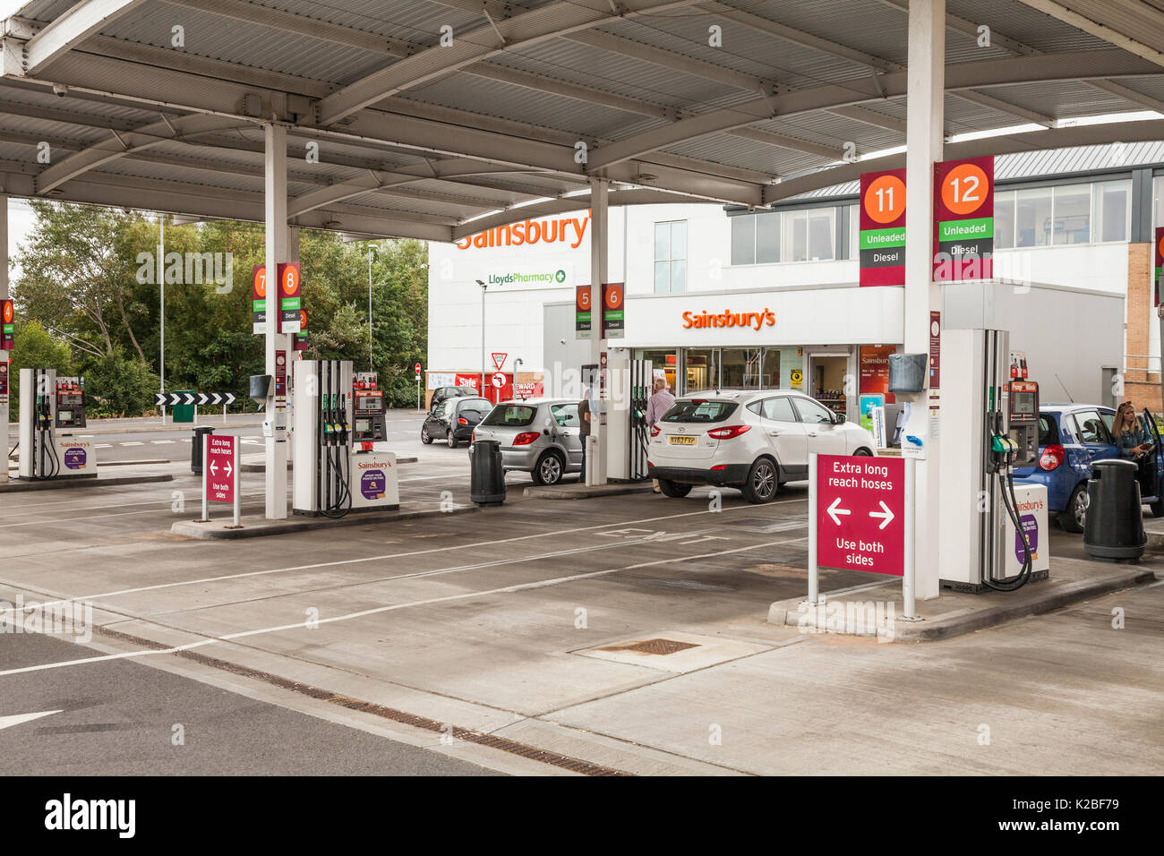 Forecourt architecture hi-res stock photography and images - Alamy