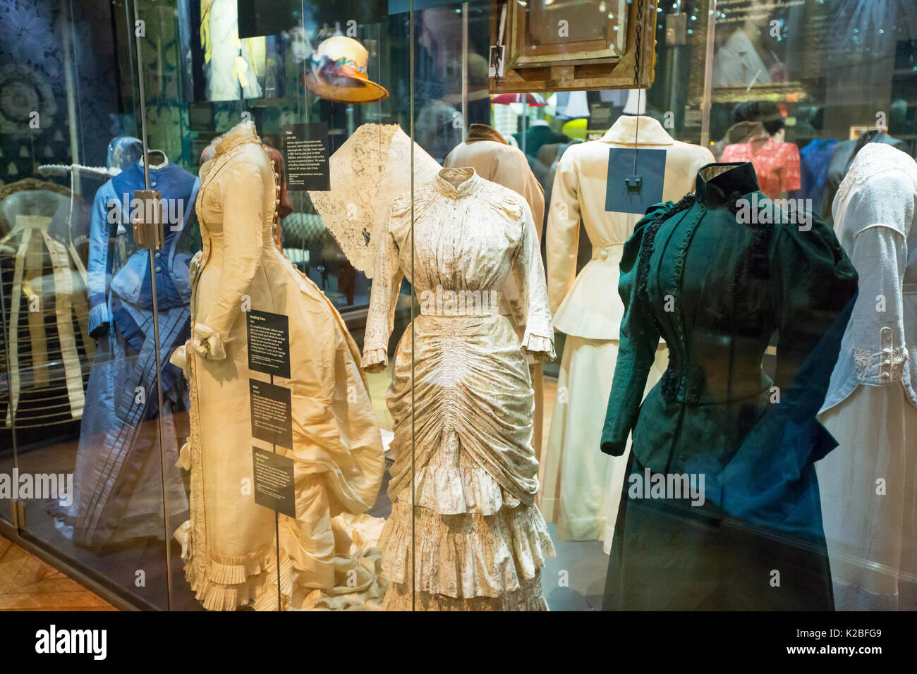 Victorian museum clothes hi-res stock photography and images - Alamy