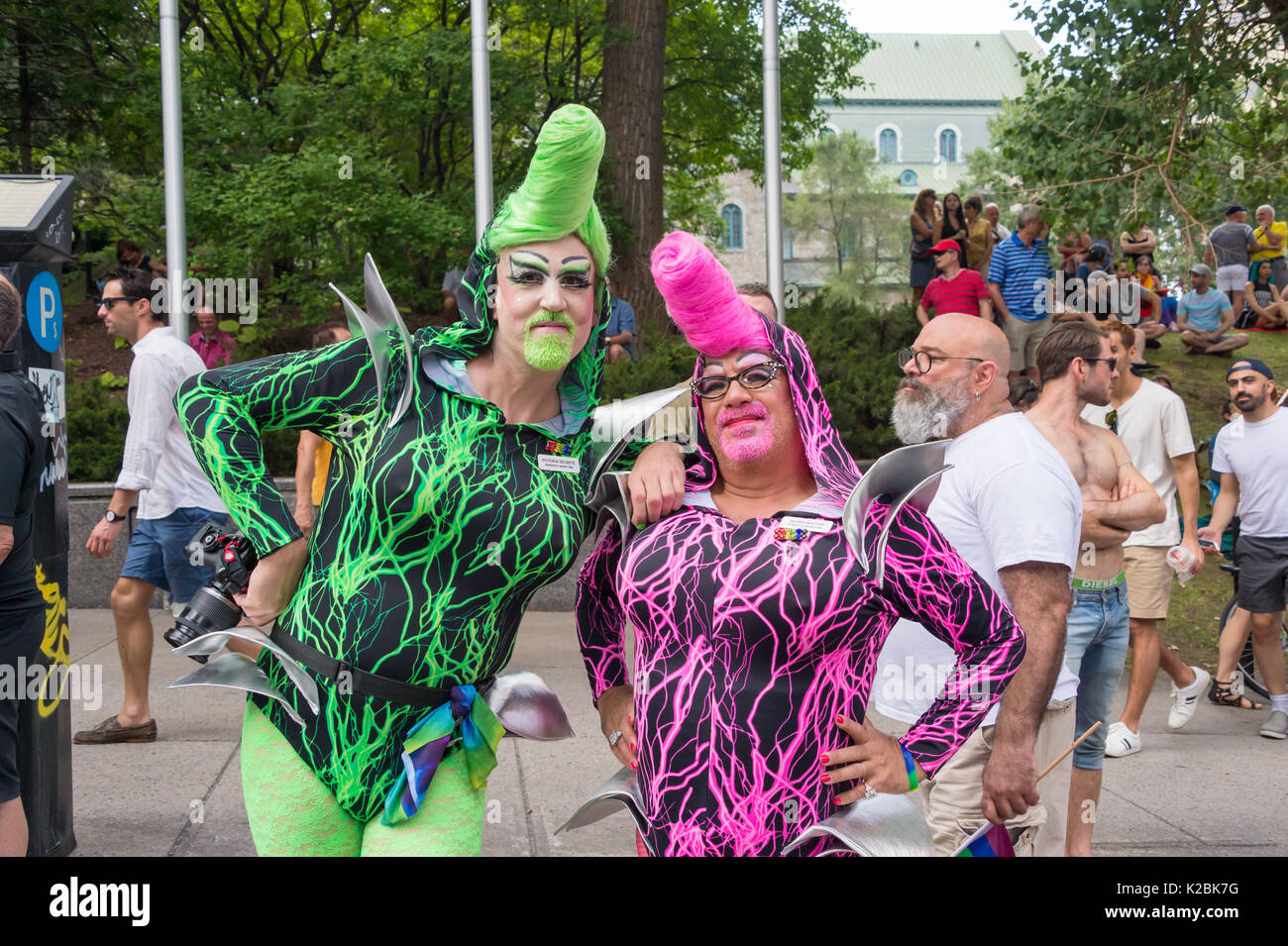Drag queens hi-res stock photography and images - Alamy