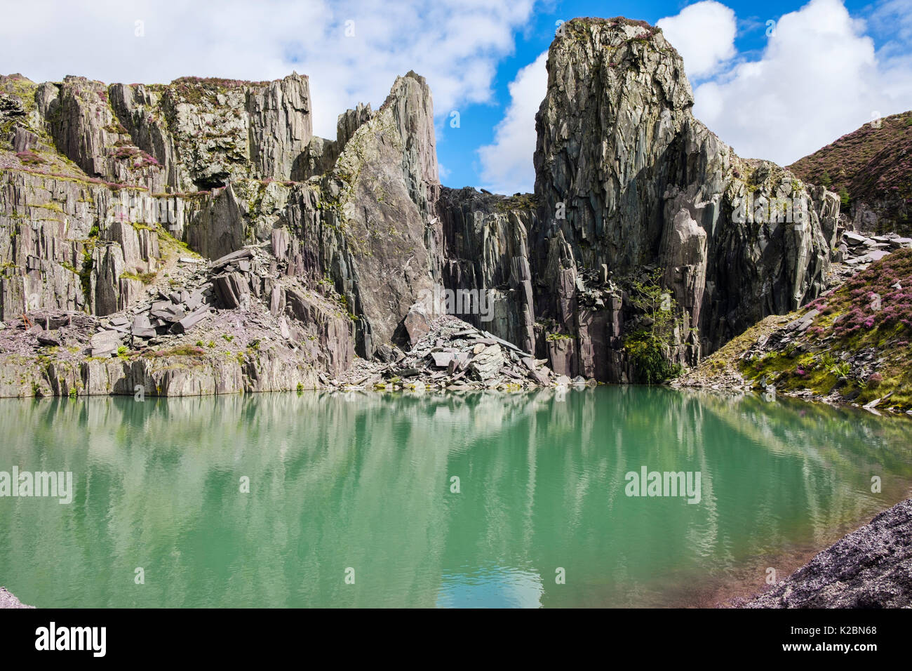 Pool in slate quarry hi-res stock photography and images - Alamy