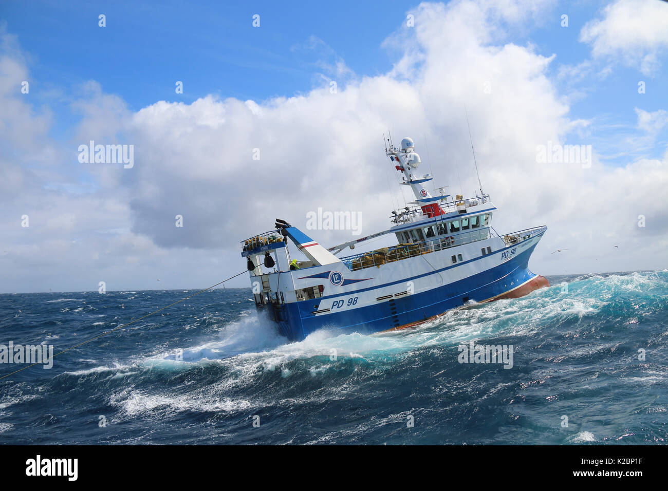 Heaving waves hi-res stock photography and images - Alamy