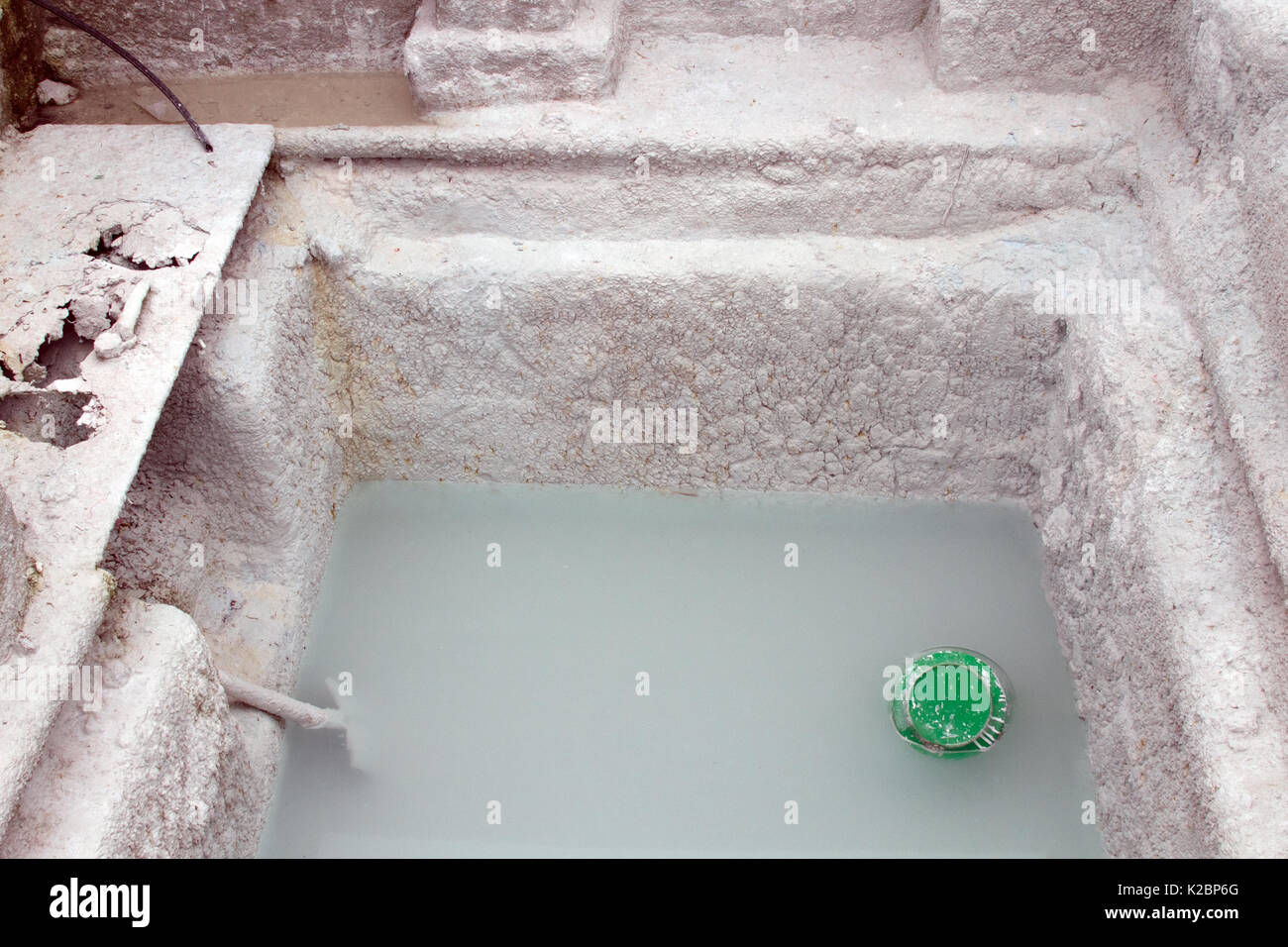 Whitewash tank hi-res stock photography and images - Alamy
