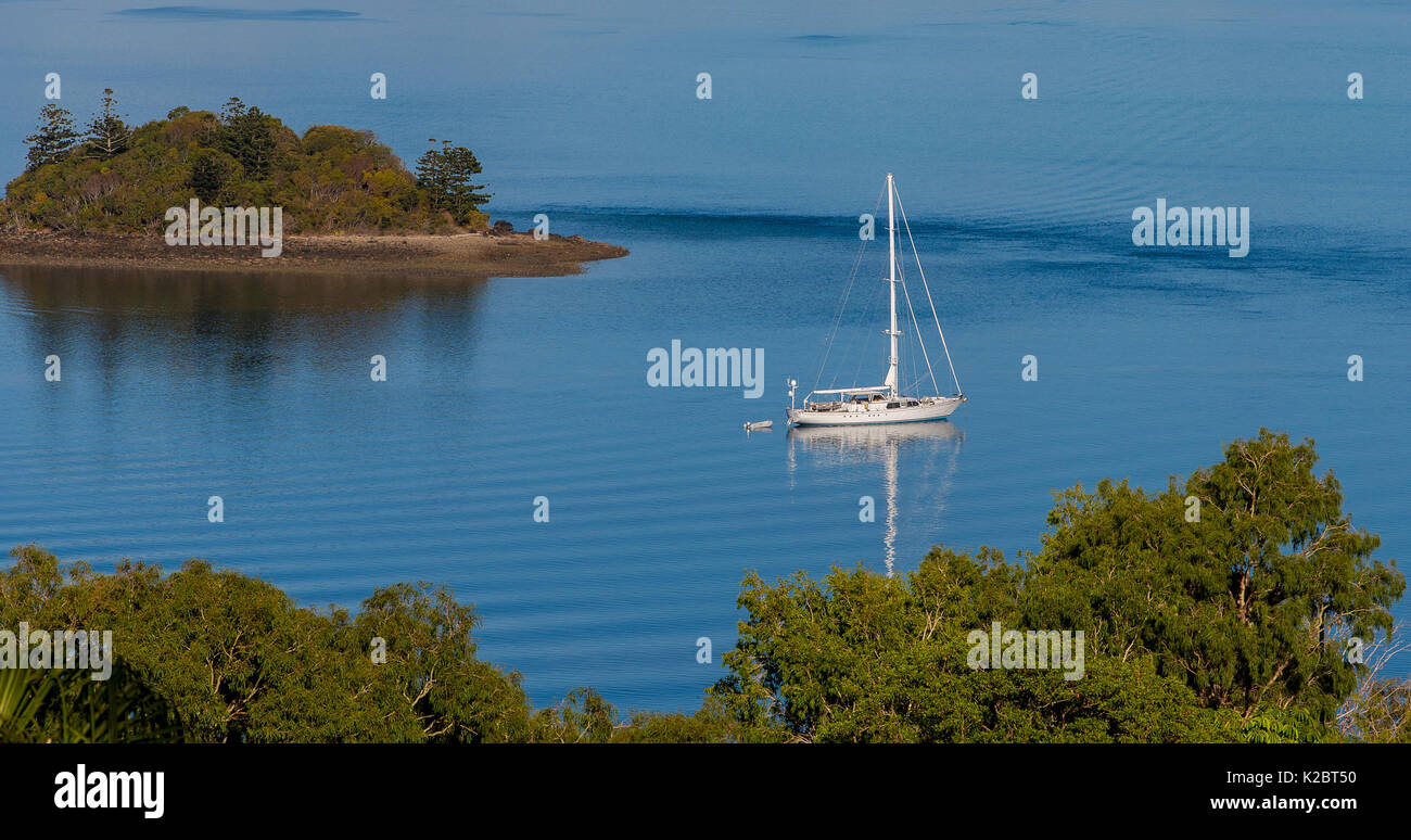 Yacht off the coast of Hamilton Island, Whitsunday Islands, Queensland ...