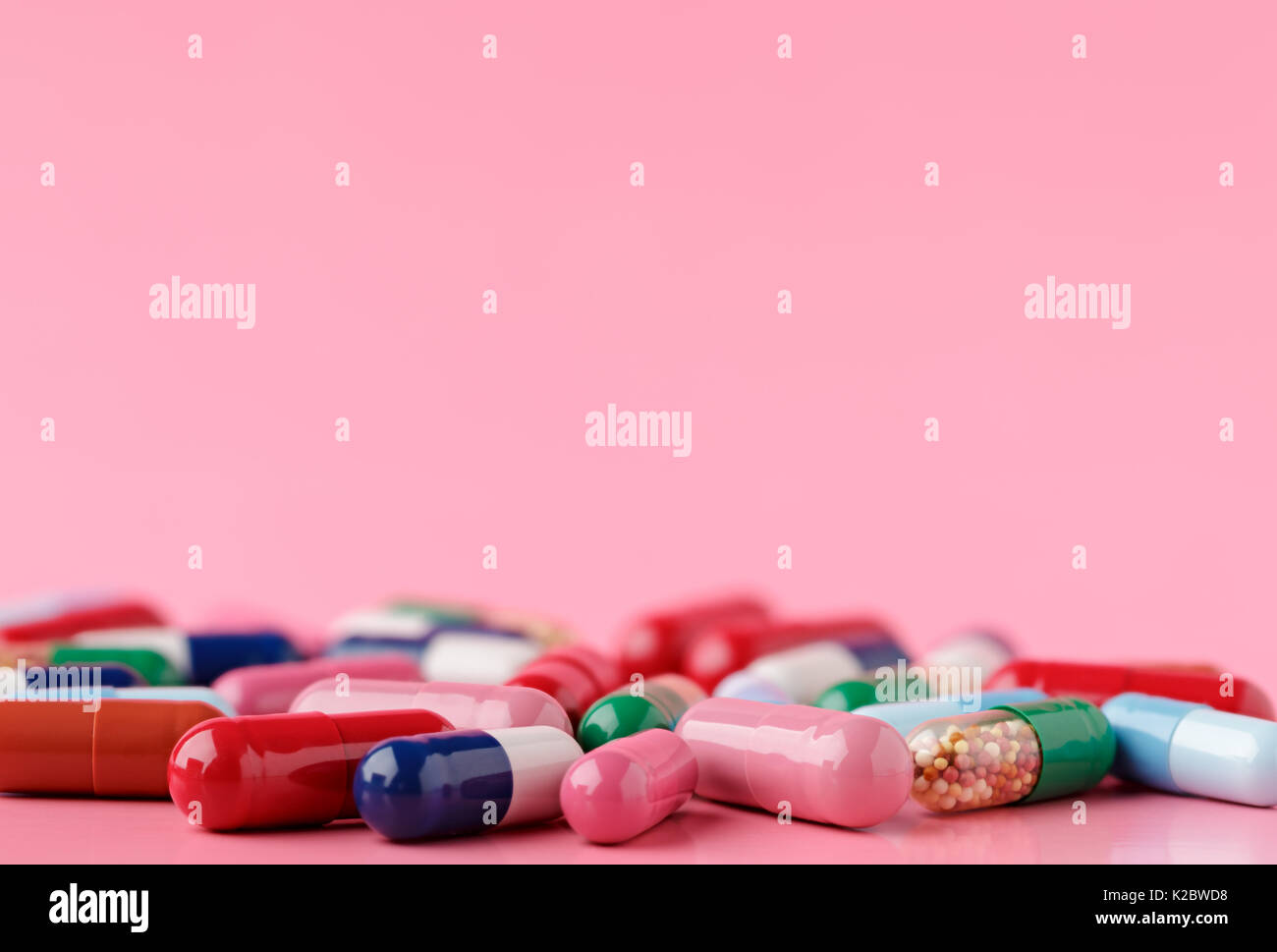 Pink tablets hi-res stock photography and images - Alamy