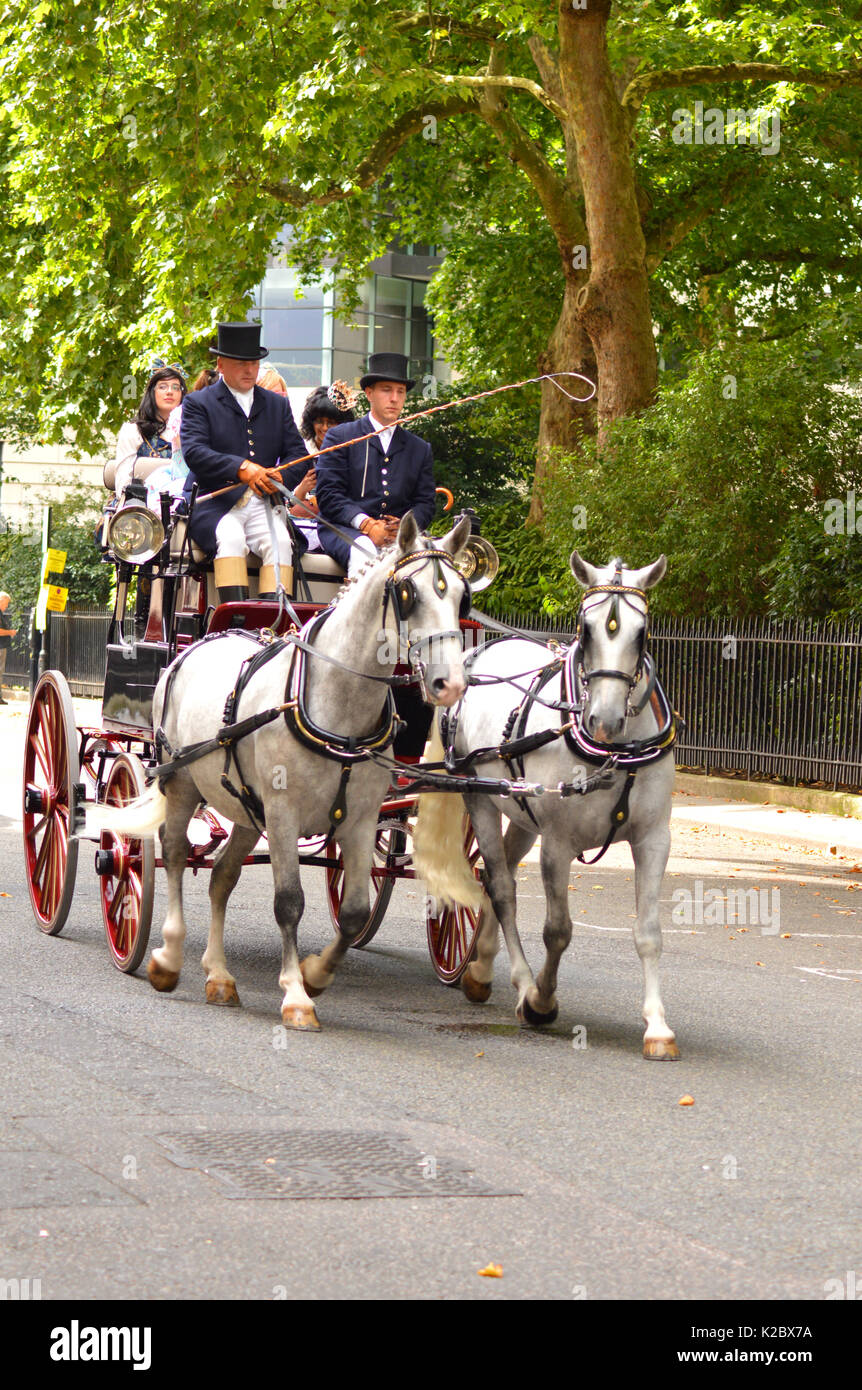 Horse drawn carriage london hi-res stock photography and images - Alamy