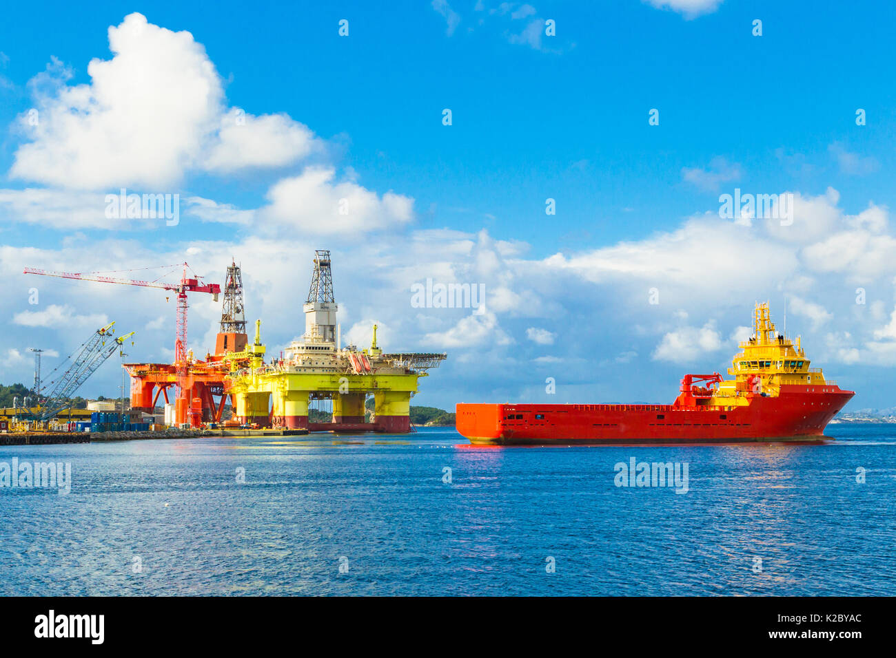 North sea offshore platform under hi-res stock photography and images ...