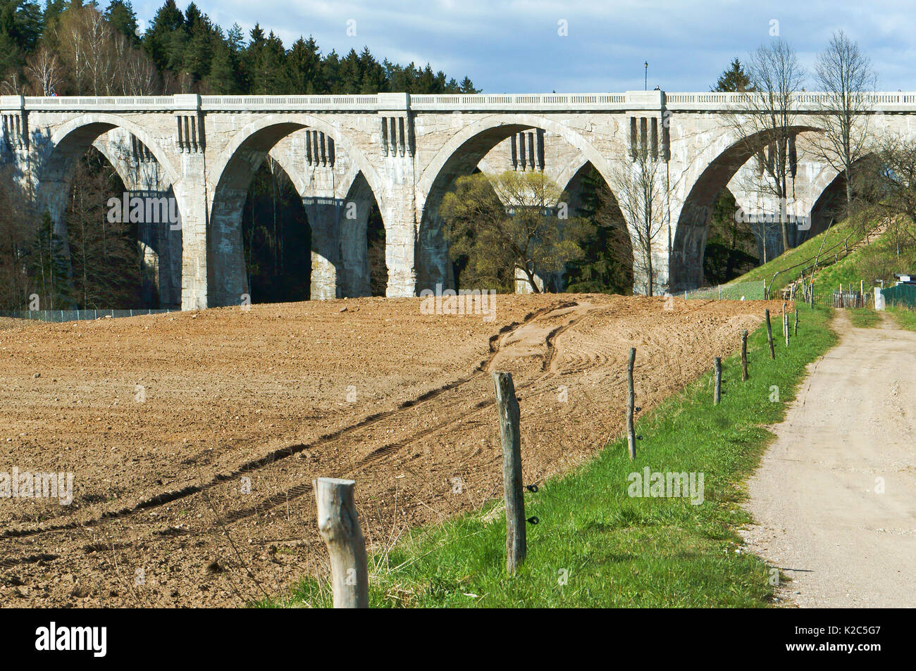 Concrete viaduct hi-res stock photography and images - Alamy