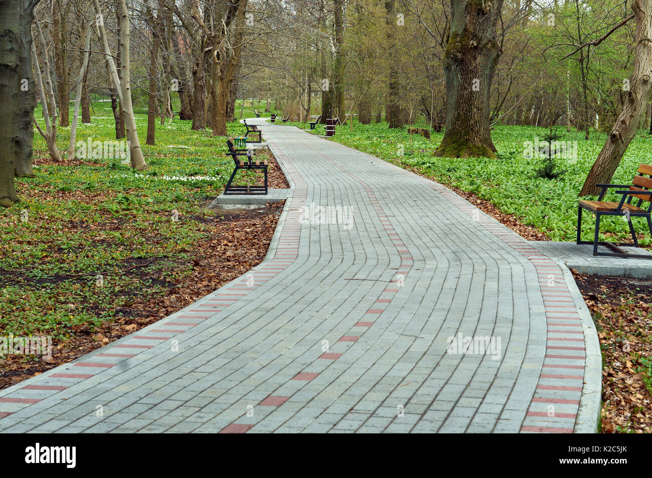 Public park benches pathway garden hi-res stock photography and images ...