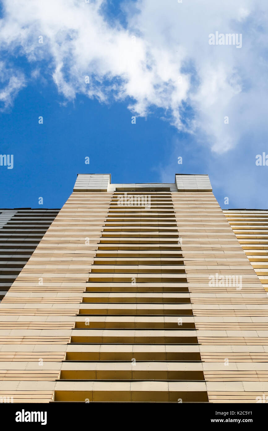 High rise building daylight structure hi-res stock photography and ...