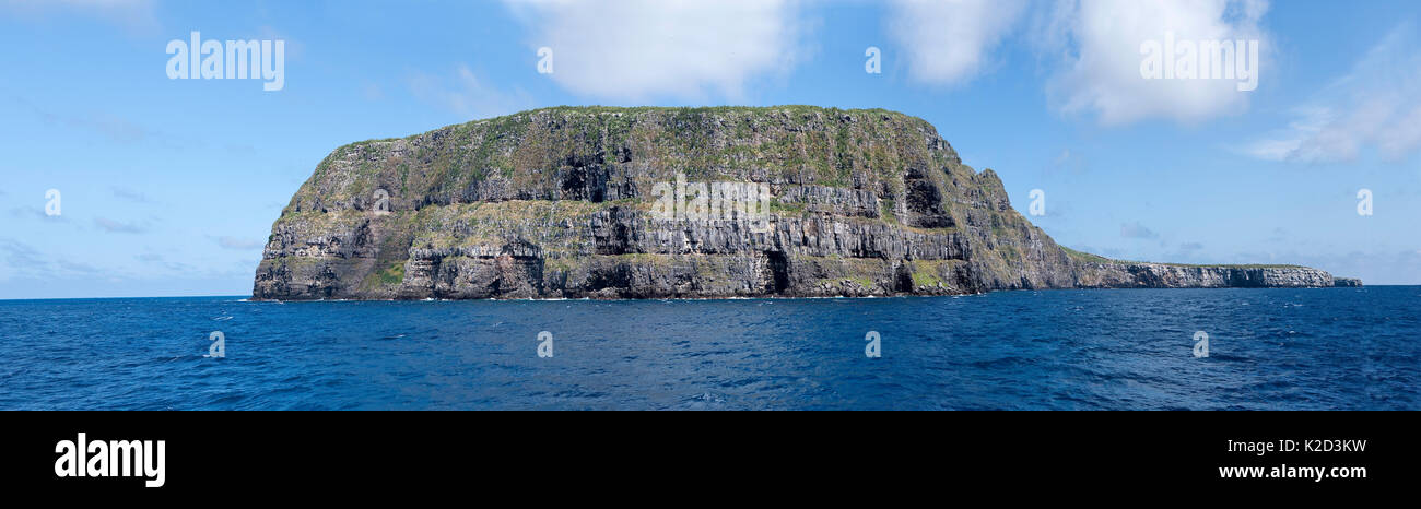 Wolf island galapagos hi-res stock photography and images - Alamy