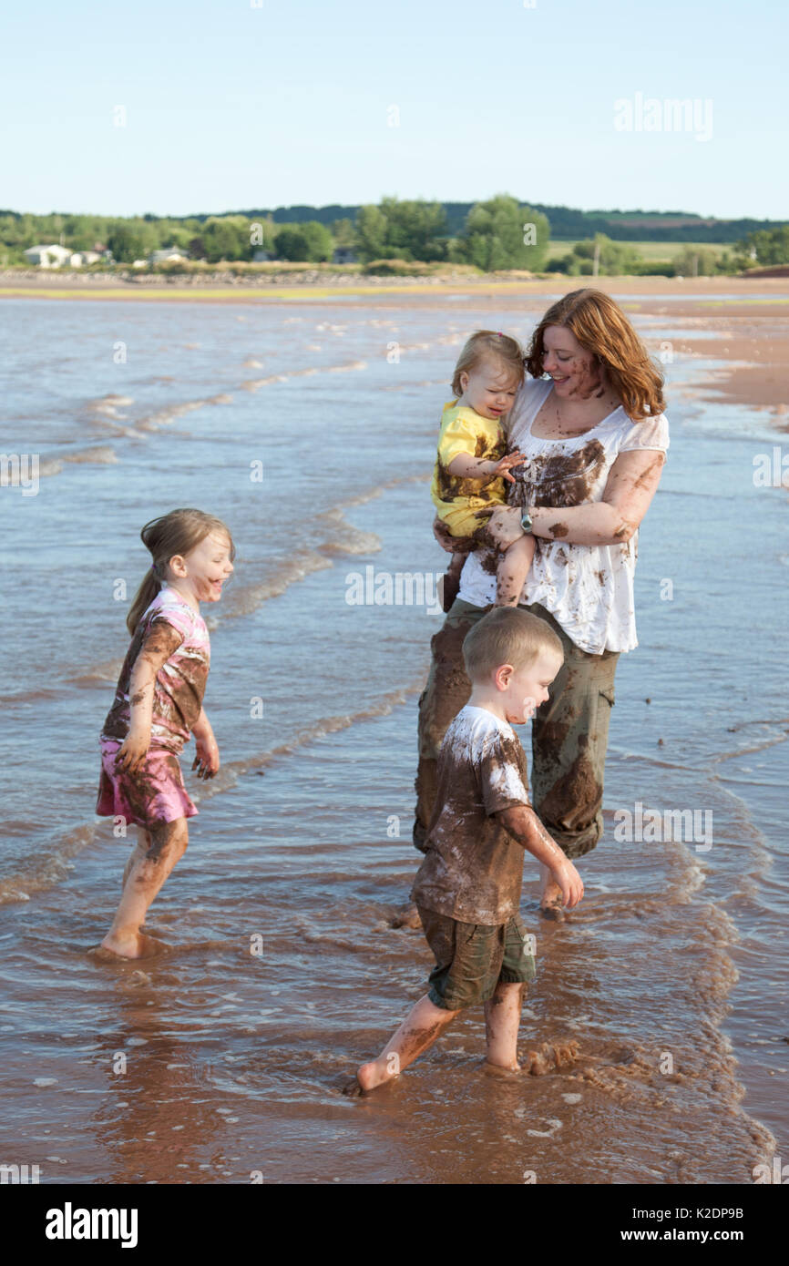 Muddy kids hi-res stock photography and images - Alamy