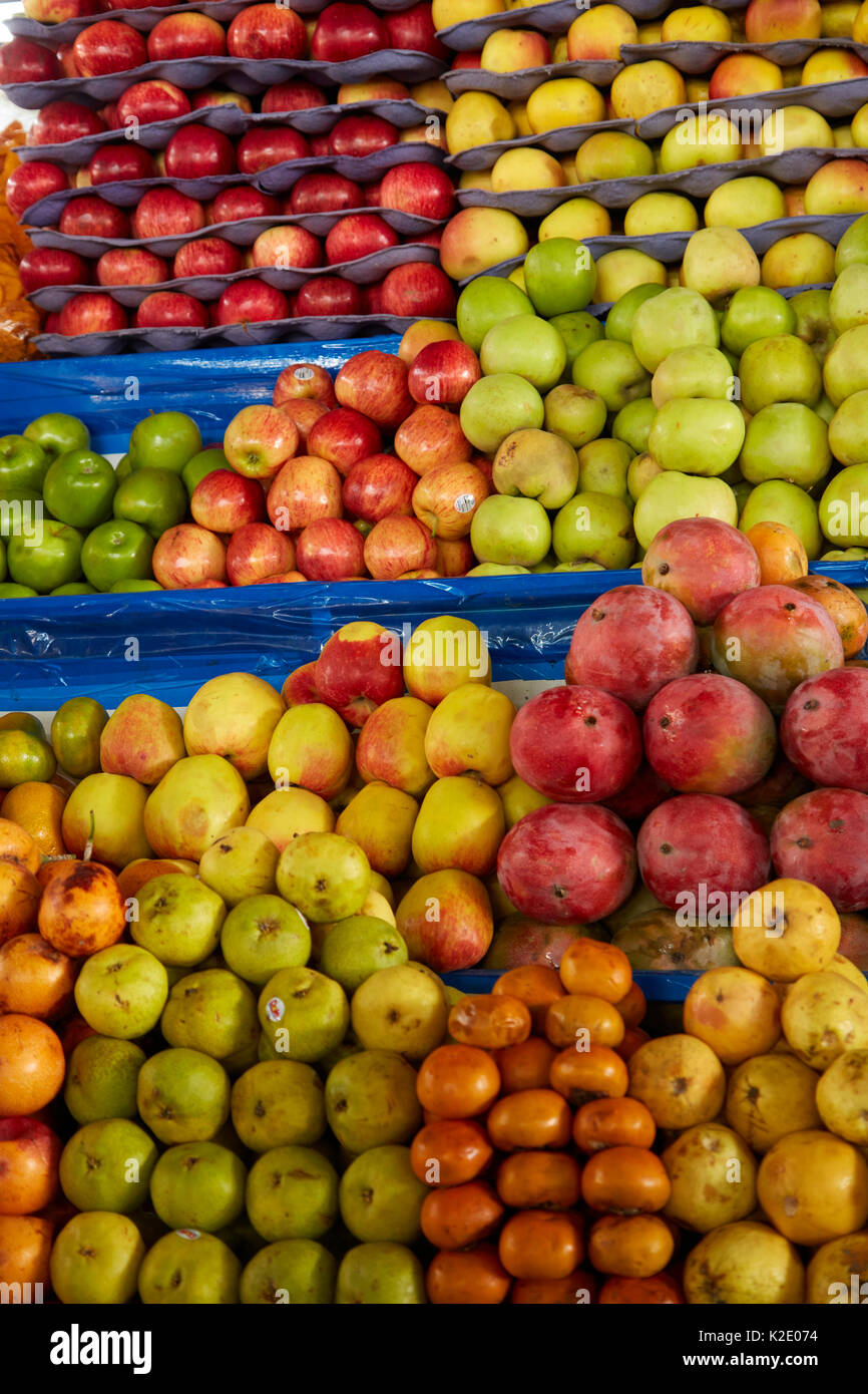 Peru fruit market hi-res stock photography and images - Alamy