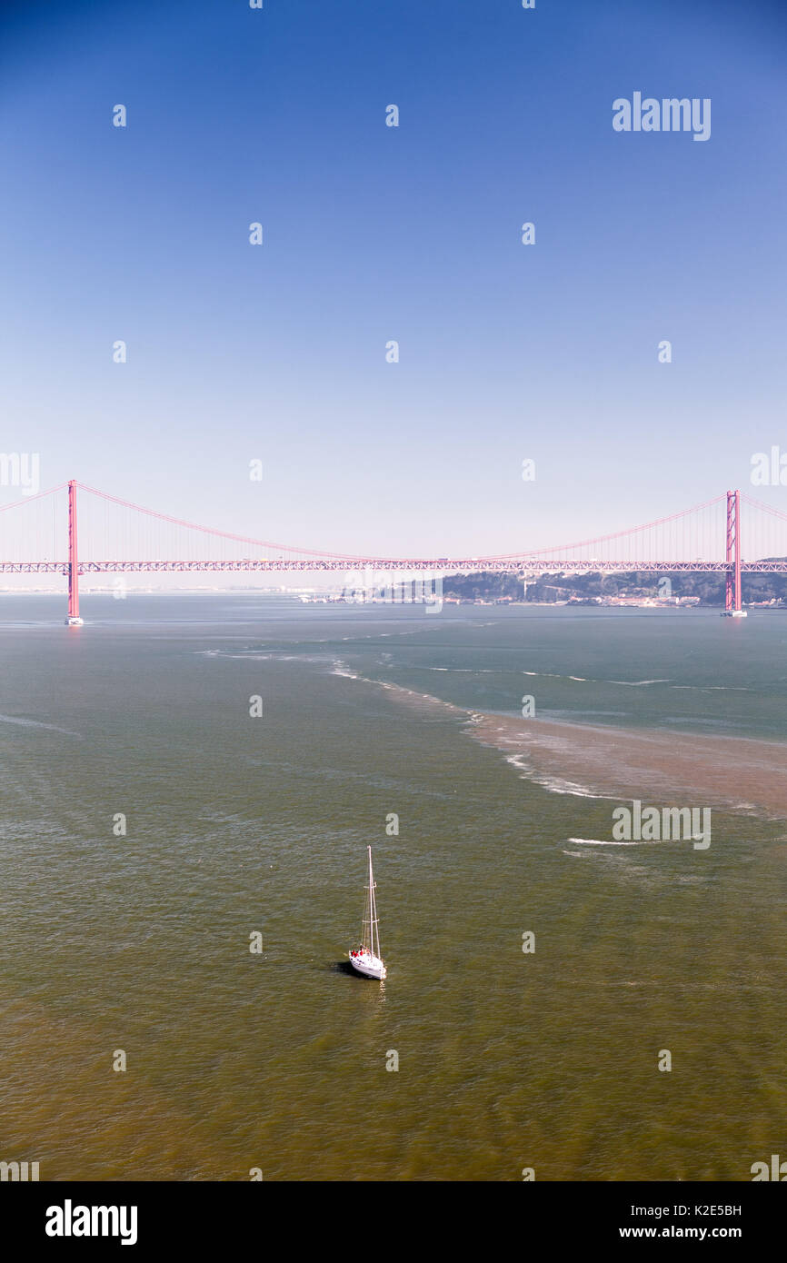 25 abril bridge, suspension bridge in Lisbon Stock Photo - Alamy