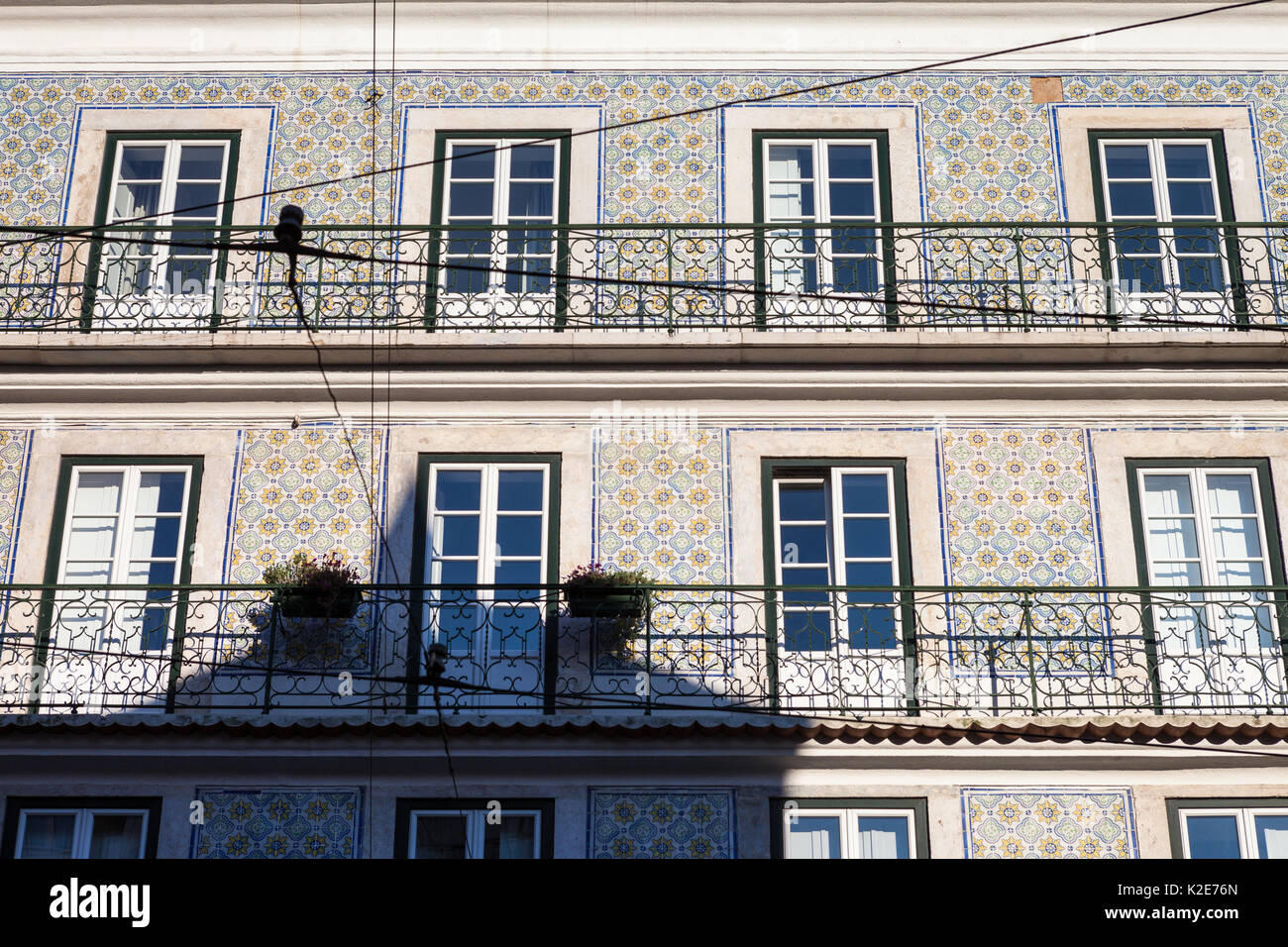 Lisboa tiles hi-res stock photography and images - Alamy