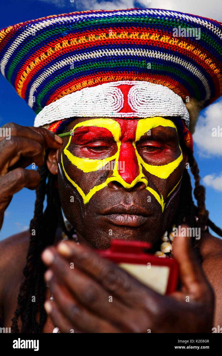 Preparing of the highland tribes, Hooks Ambe group, for the great ...