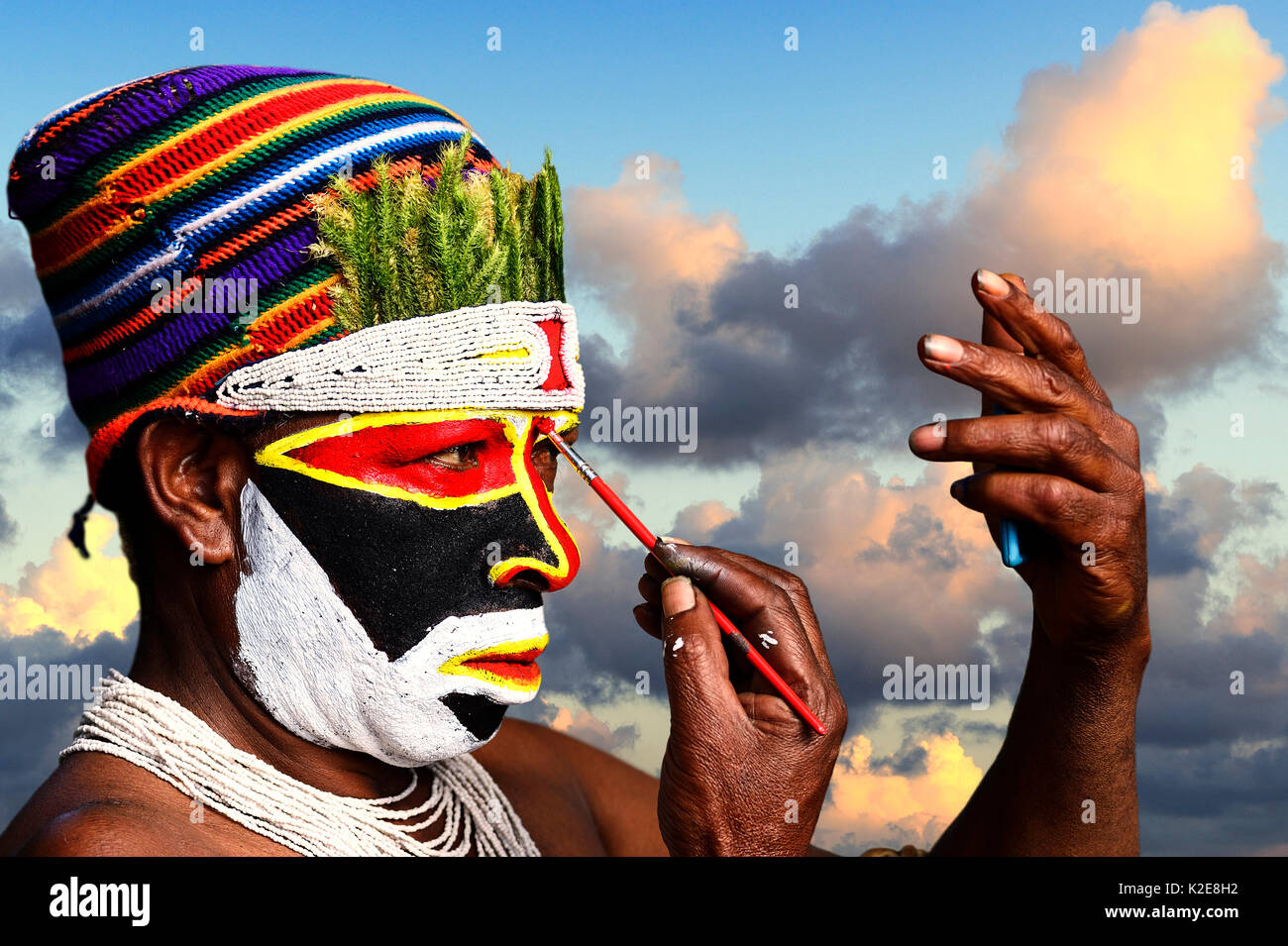 Preparing of the highland tribes, Hooks Ambe group, for the great ...