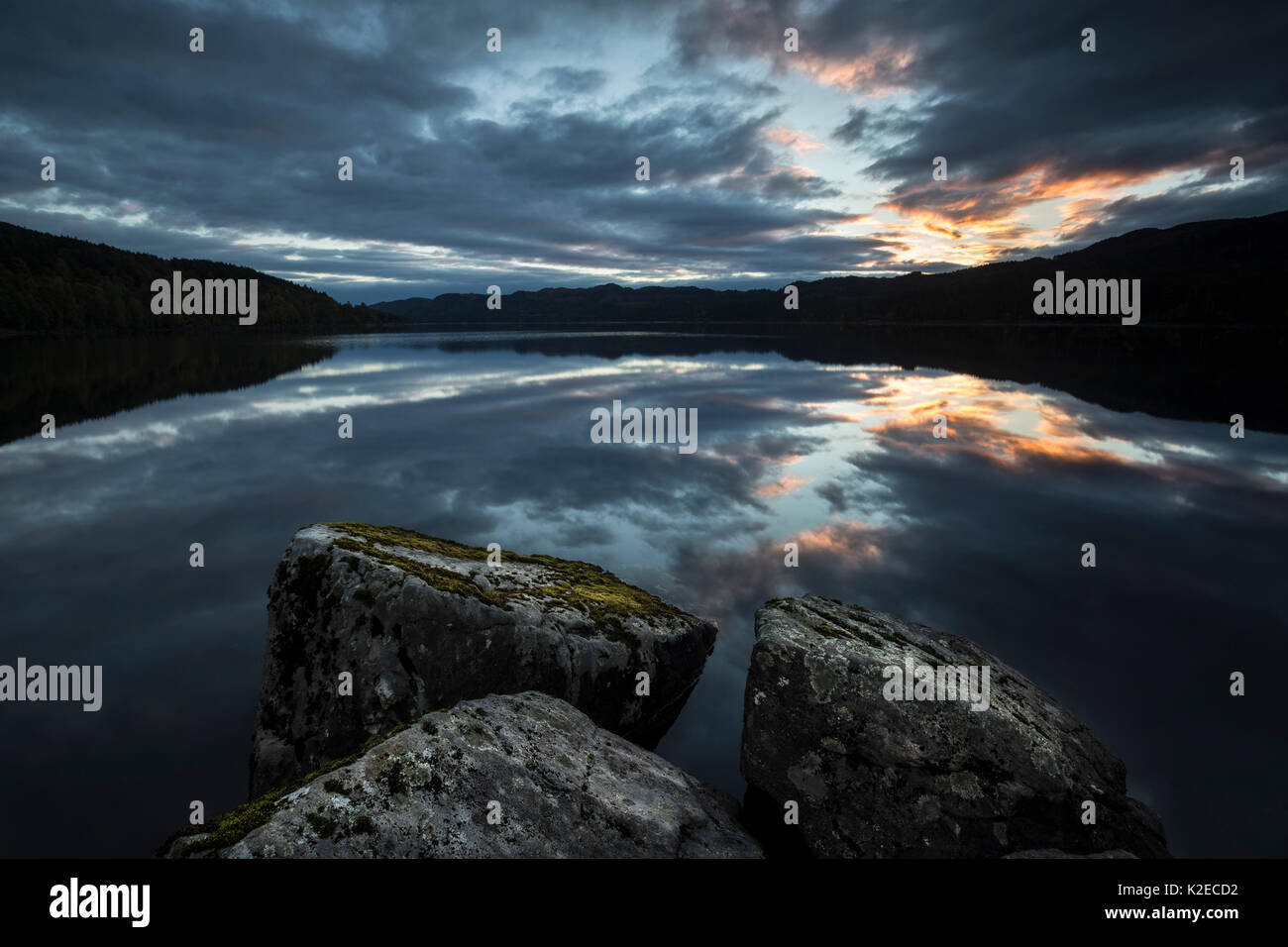 Dawn over loch beinn a mheadhoin hi-res stock photography and images ...