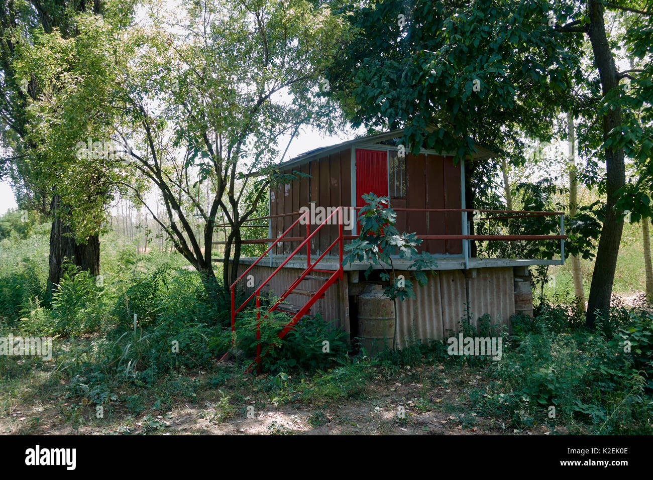 Shady shack hi-res stock photography and images - Alamy