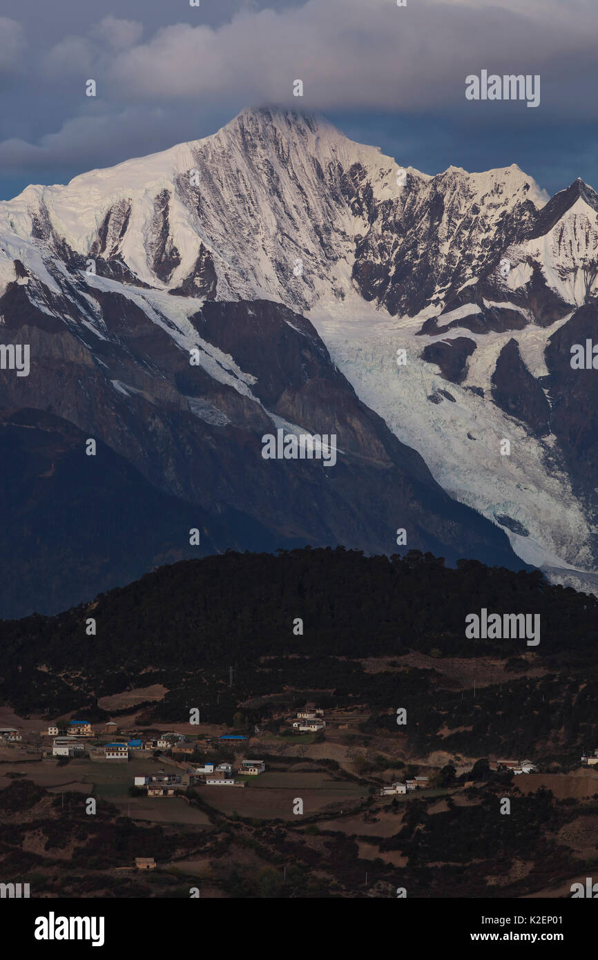 Meli snow mountain national park hi-res stock photography and images ...