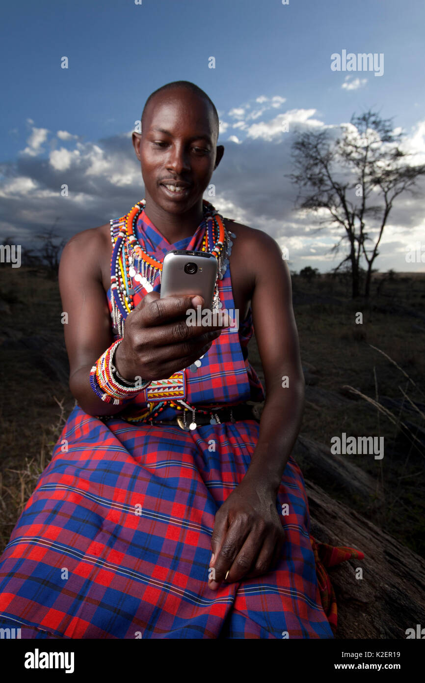 Maasai people mobile phone hi-res stock photography and images - Alamy