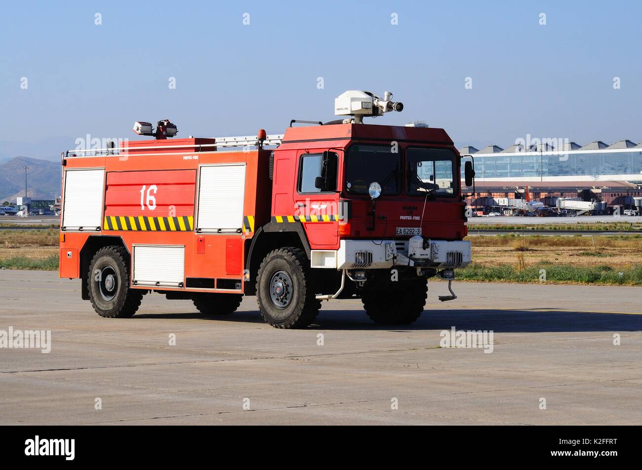 Fire engines airport hi-res stock photography and images - Alamy