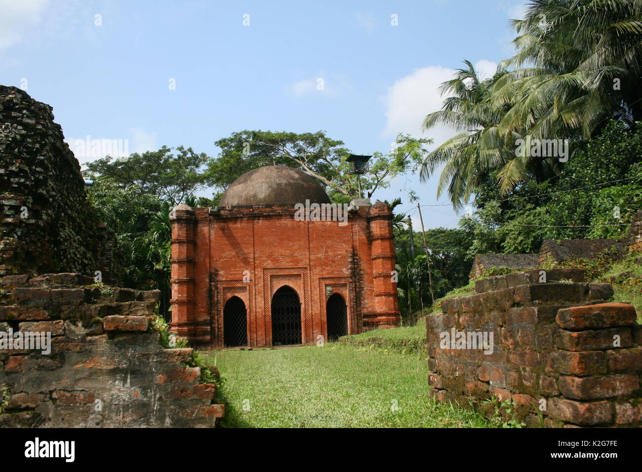 Beautiful mosque bangladesh hi-res stock photography and images - Alamy