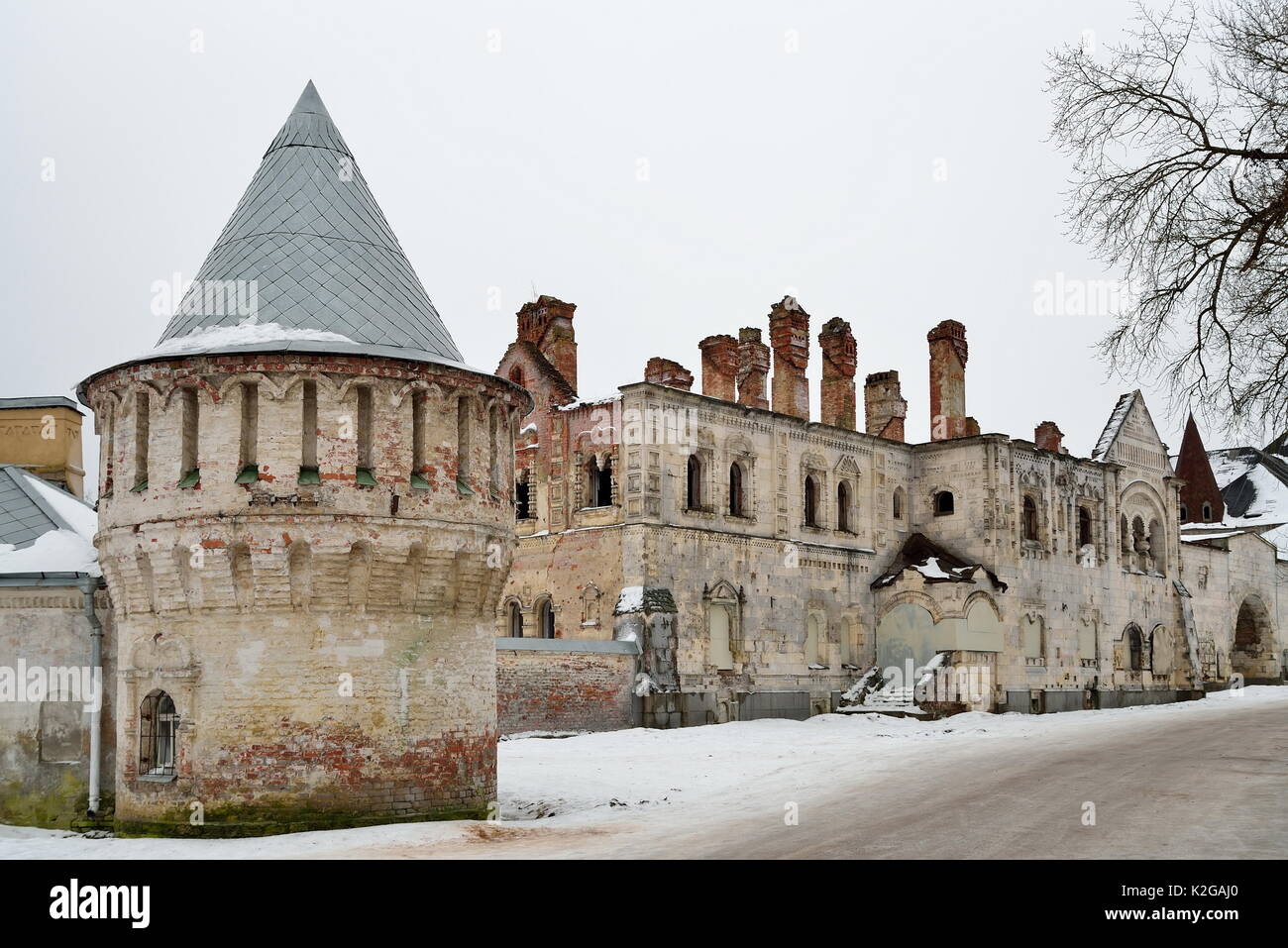 Old crumbling building hi-res stock photography and images - Alamy