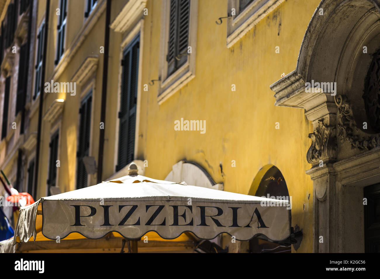 Old cozy street in Rome, Italy and typical Italian pizzeria ...