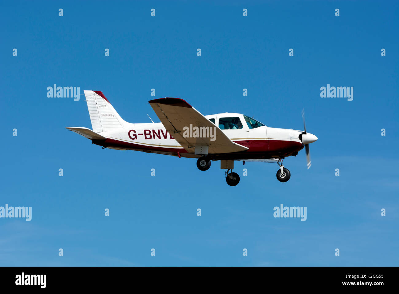 Piper pa28 pa 28 cherokee flying hi-res stock photography and images ...